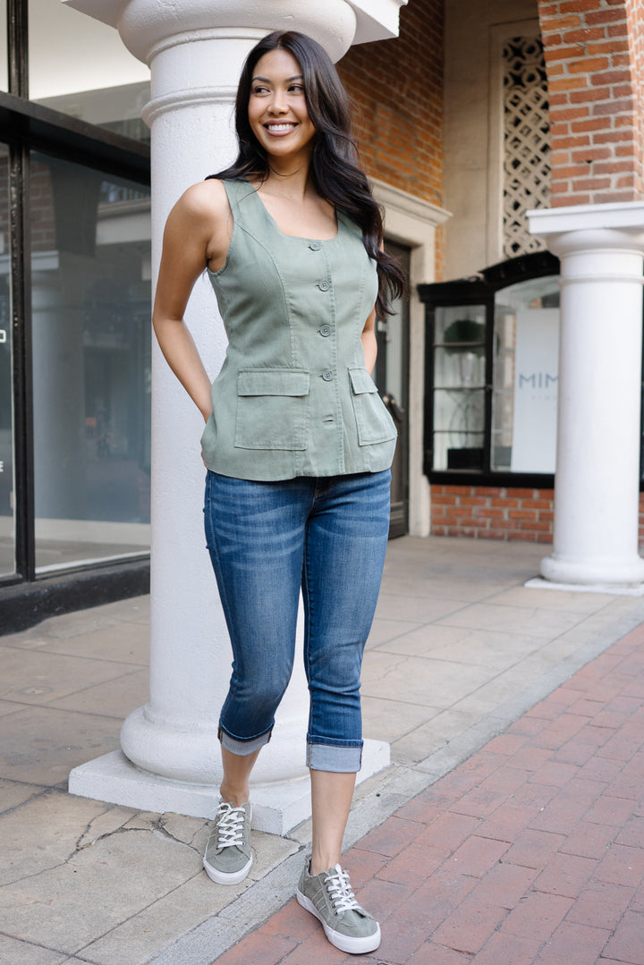 Serenity Mid Rise Capri – Judy Blue